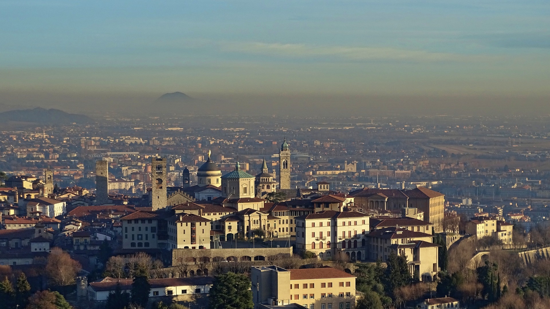 Bergamo: città nel cuore della Lombardia tra le Alpi e la pianura